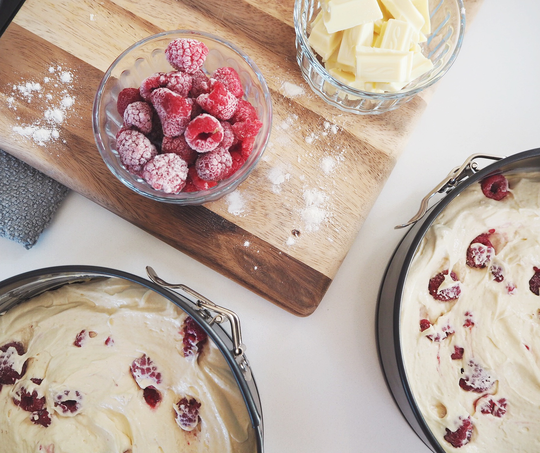 White Chocolate and Raspberry Drip Cake with Pyrex! – Hello Cake