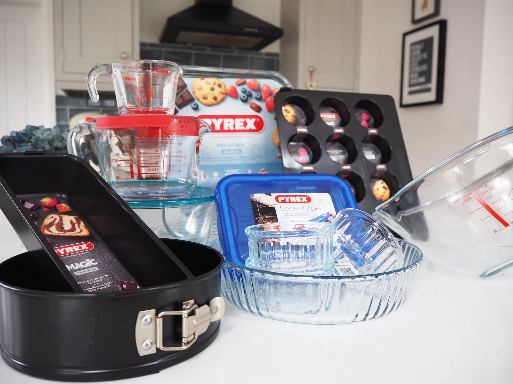 White Chocolate and Raspberry Drip Cake with Pyrex! – Hello Cake